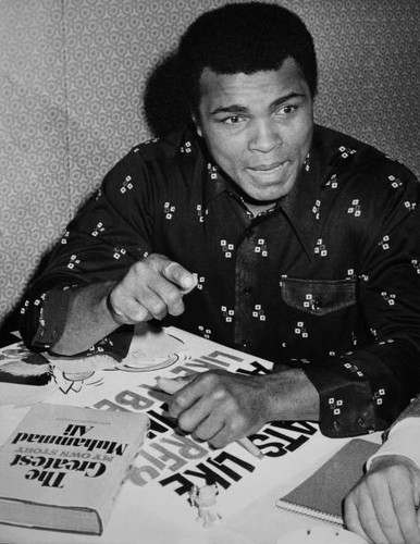American boxer Mohamed Ali presenting autobiography 'The greatest - Old ...