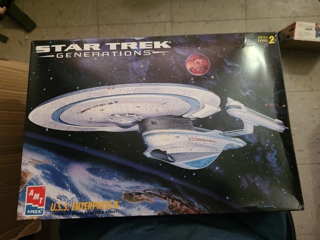 AMT Star Trek Generations USS Enterprise B Model Kit # 8762 ERTL Highly ...