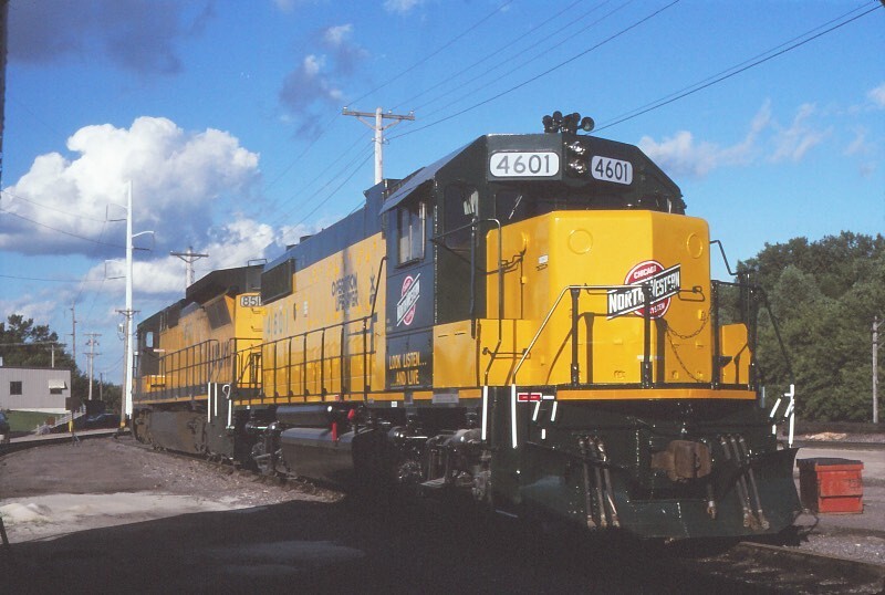 CNW 4601 GP38-2+1 ALMOST BRAND NU @ CEDAR RAPIDS, IA 1993 35MM SLIDE | eBay