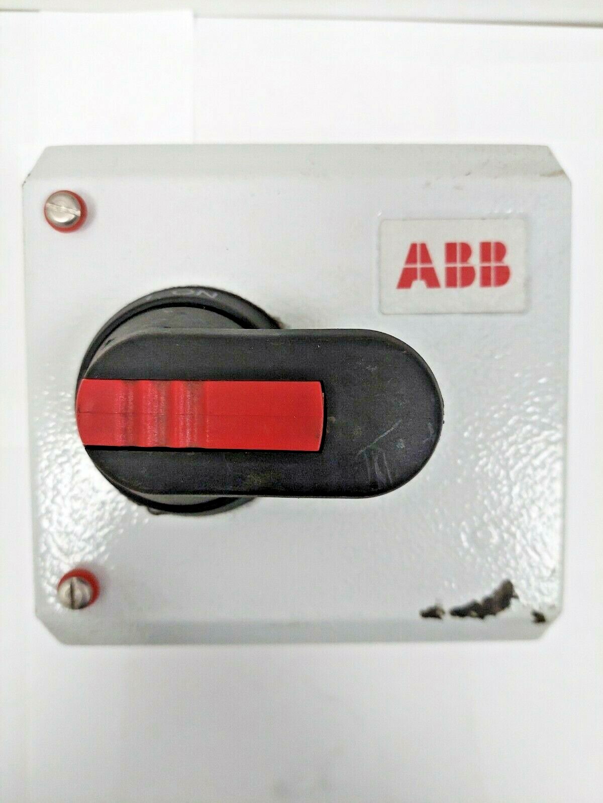 ABB 20Amp Enclosed Loadbreak TPN Switch | Grelly UK