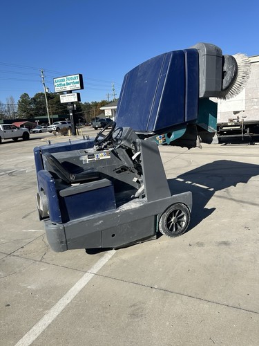 Tennant 355 Rider Street Sweeper TENNANT Ride On Sweeper Propane 685 ...