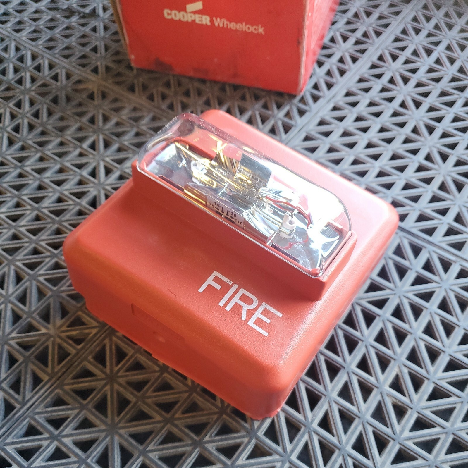 QTY. 1 Cooper Wheelock Red wall‑mount fire alarm strobe ZRS-MCW-FR | eBay