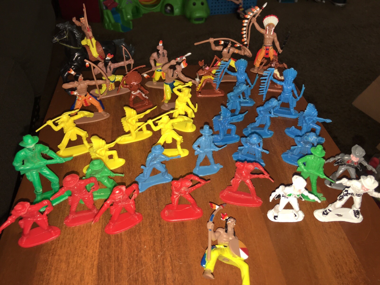 Lot 37 VTG bright color plastic cowboys and Indians toy figures Horse ...