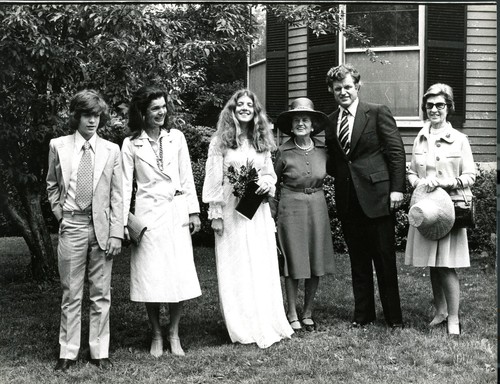 PG5-008 1975 CAROLINE KENNEDY'S GRADUATION 8X10 REPRINT PHOTO OFF ORIG ...