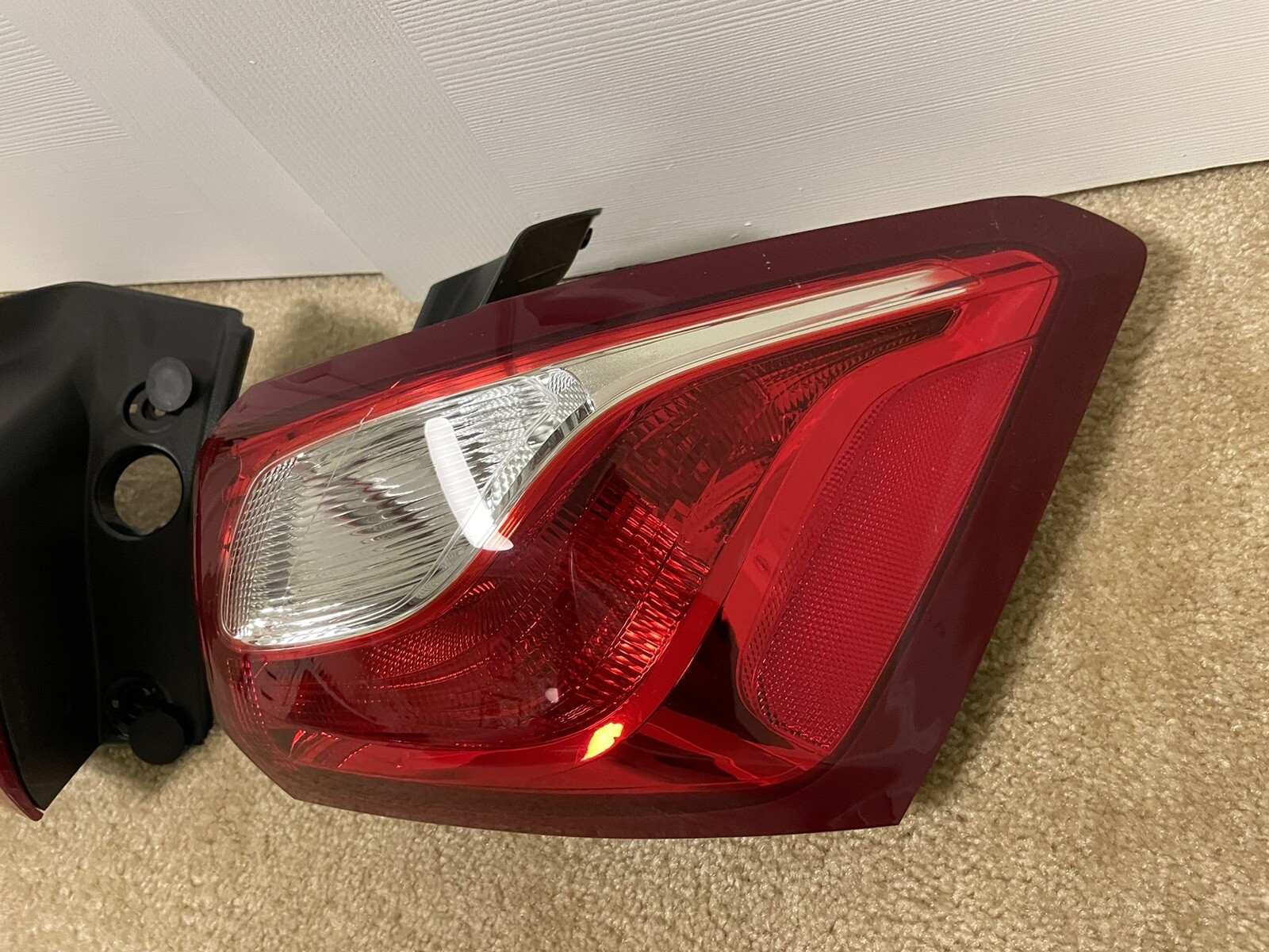 2018 2019 2020 2021 CHEVY EQUINOX RIGHT PASSENGER REAR TAIL LIGHT LAMP ...