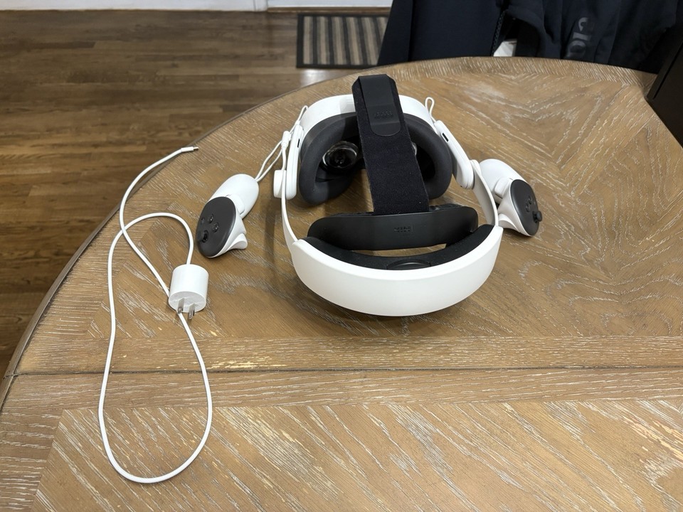 Oculus Quest 3S Virtual Reality Headset With Premium Head Strap And ...