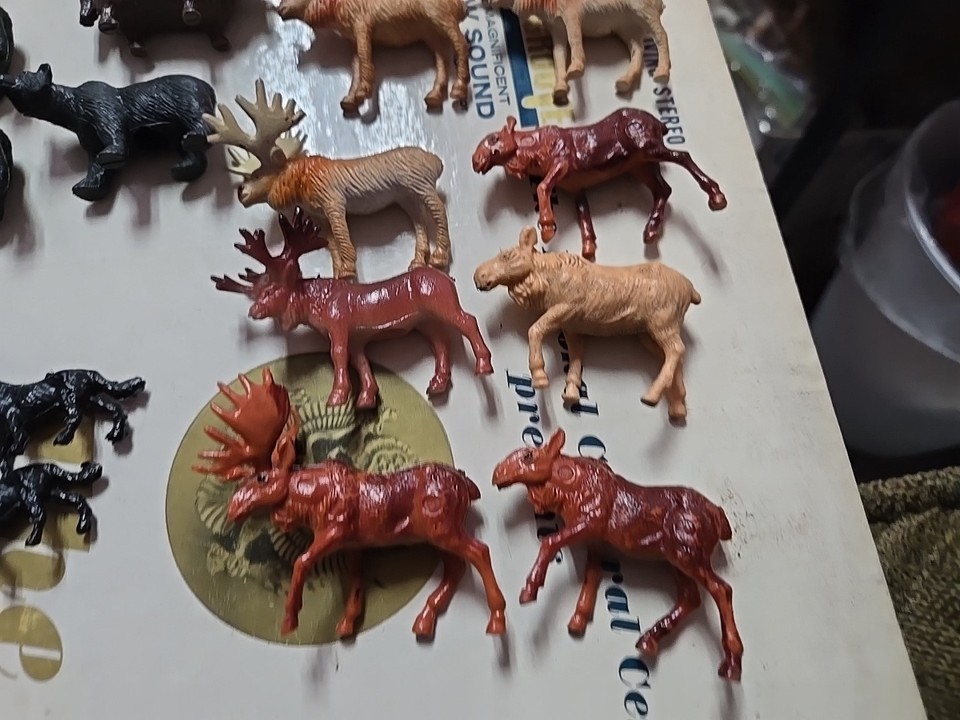 Possibly 1/32 Wildlife Moose, Bears,Wolves & Musk Ox Lot Of 17 Plastic ...