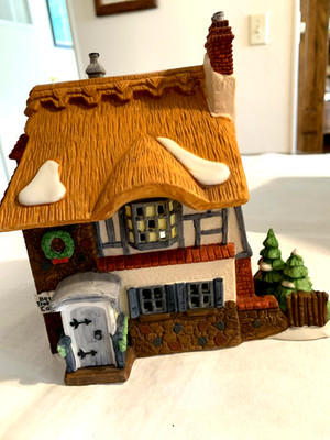 Dept. 56, Dickens Village Series Betsy Trotwood's Cottage #5550-6, 1989 ...