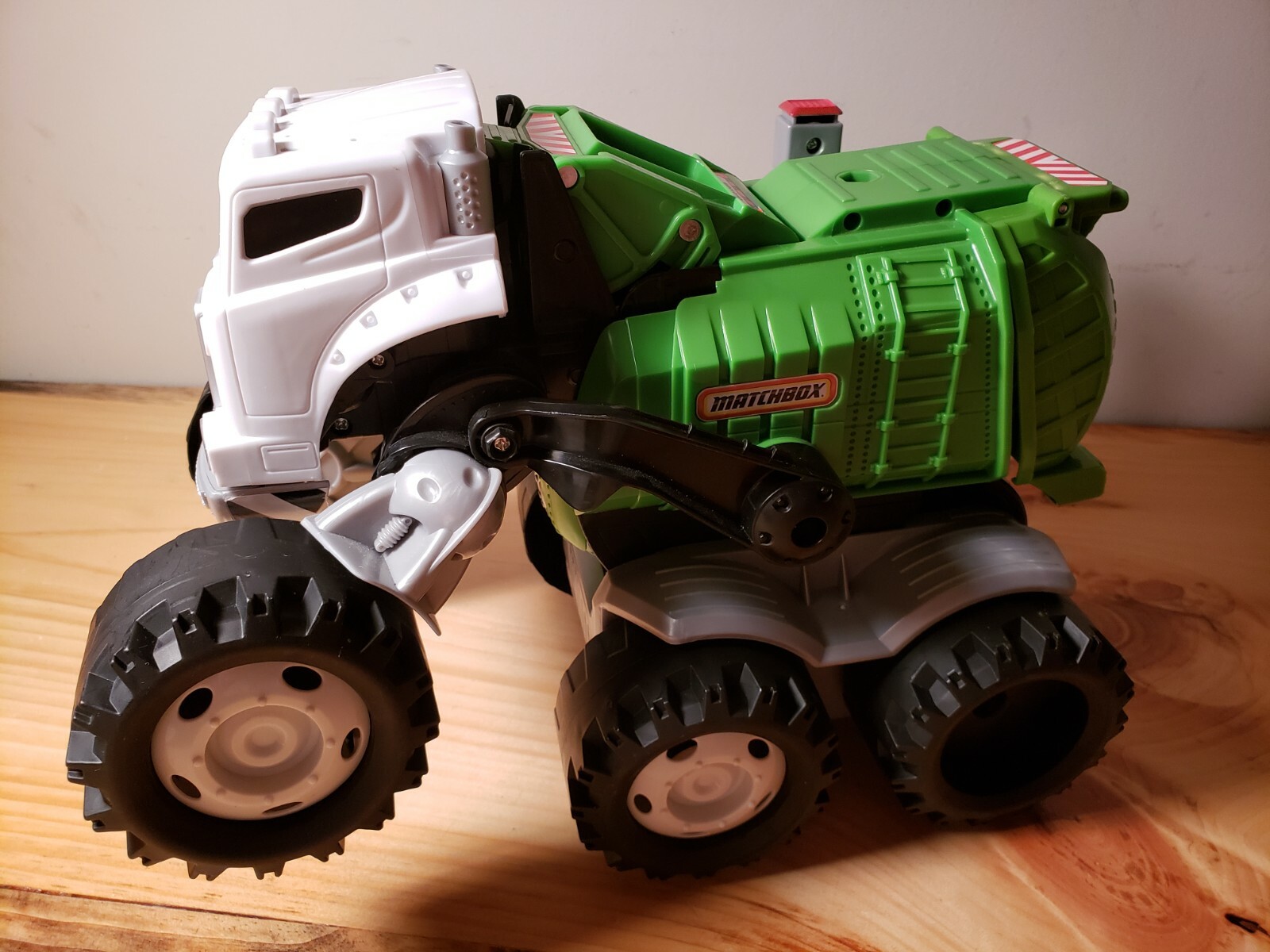 Mattel Matchbox Interactive Stinky The Garbage Truck Robot Talking 13 ...