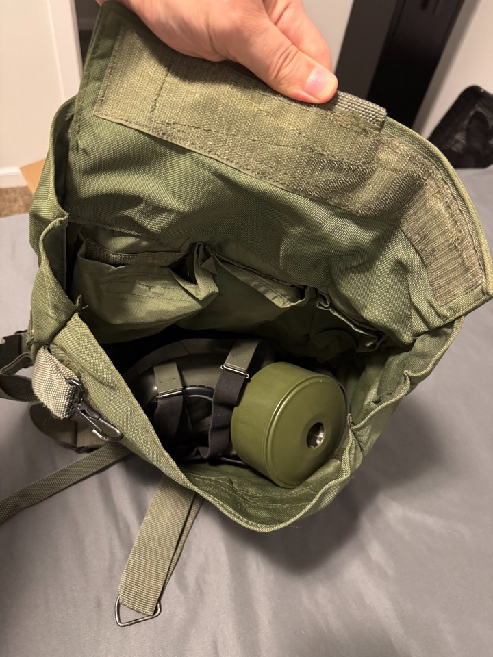 US Army Military M40 Gas Mask Size M/L with Filter NSN 4240-01-370-3822 ...