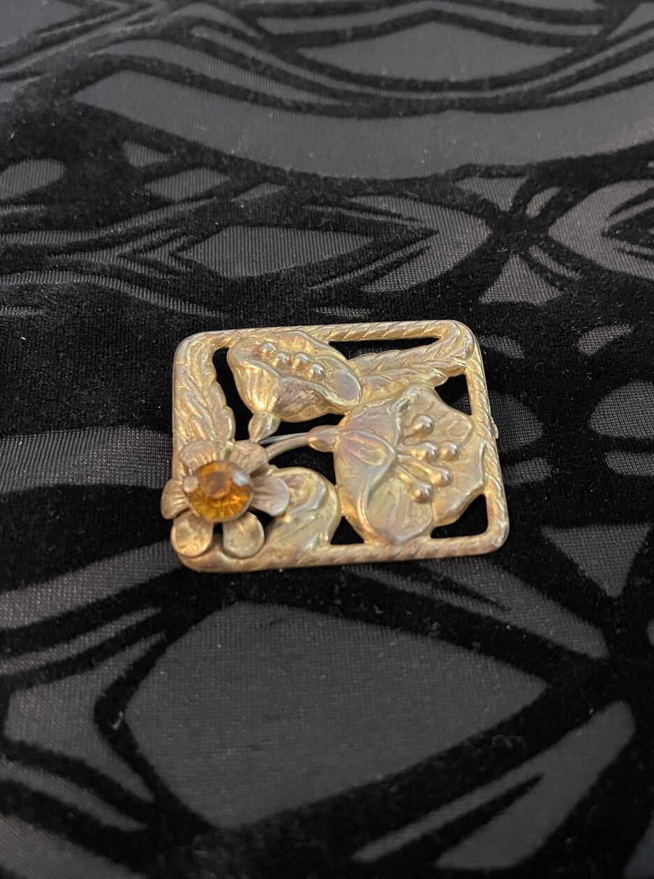 Vintage Large Brass Flower Pin Floral Brooch - Gem