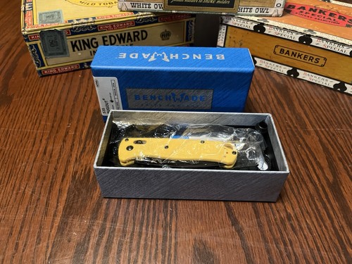 Benchmade Blue Class 535 Bugout Axis Folder Black Blade Yellow Handle ...