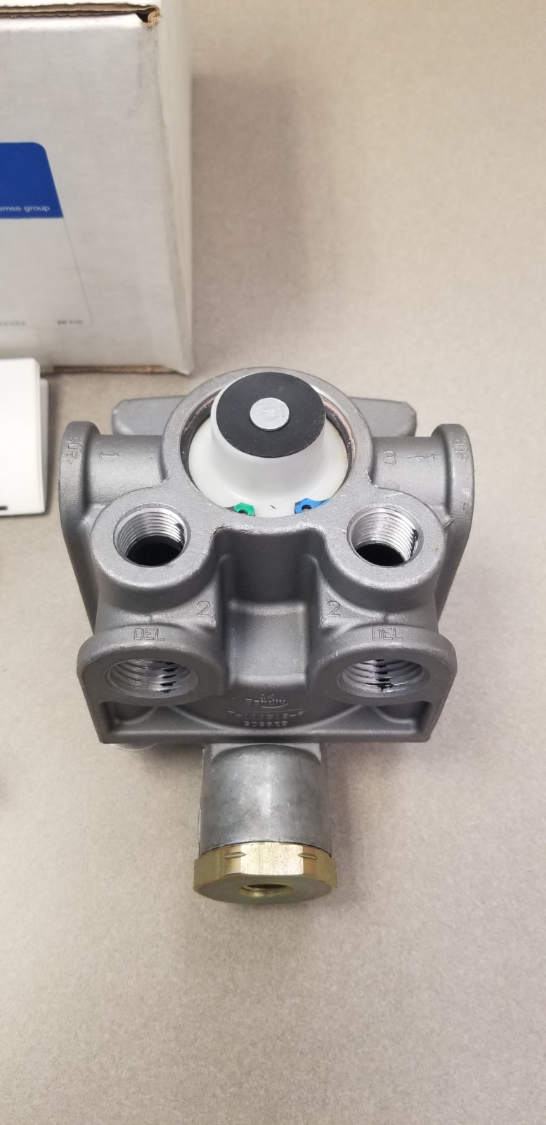 800560 - AIR BRAKE RELAY VALVE, R-14, BENDIX WESTINGHOUSE | eBay