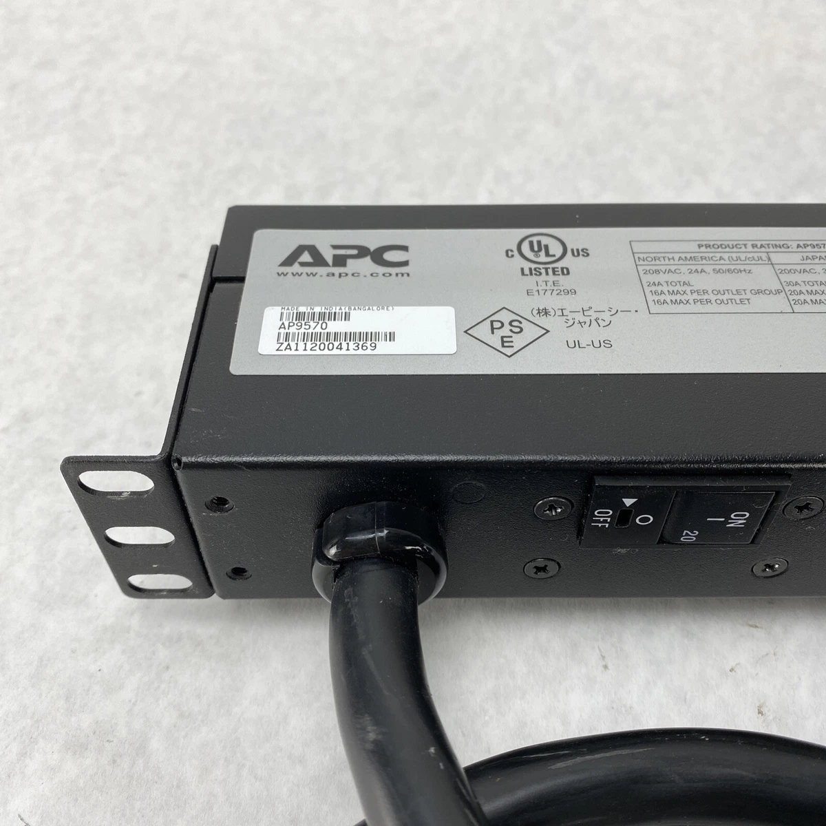 シュナイダーエレクトリック AP9570 Rack PDU Basic 1U 30A 200V (4) C19 - 業務、産業用