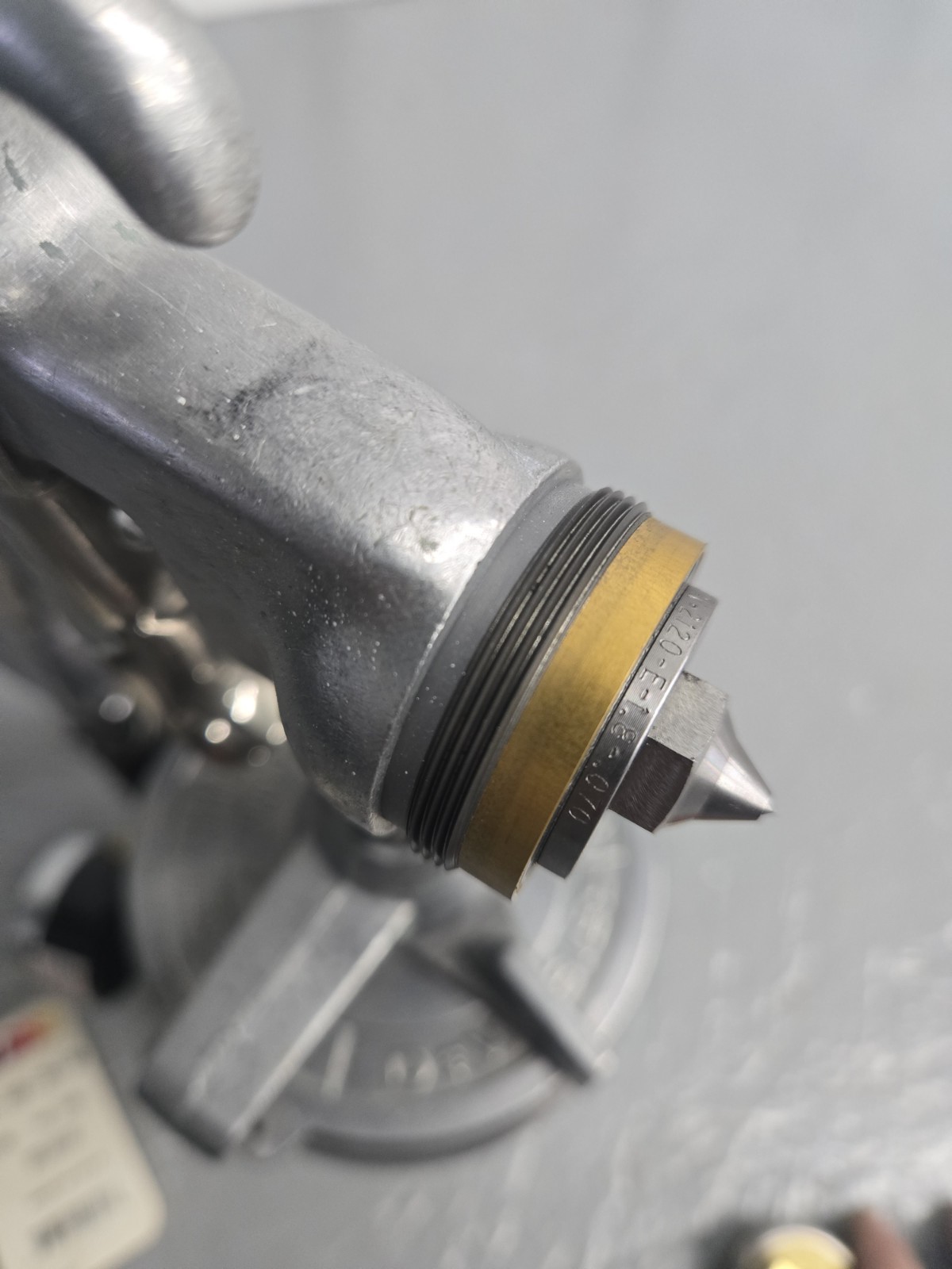 Devilbiss Jghv 531 Pressure Feed Hvlp Gun Comes With Multiple Air Caps ...