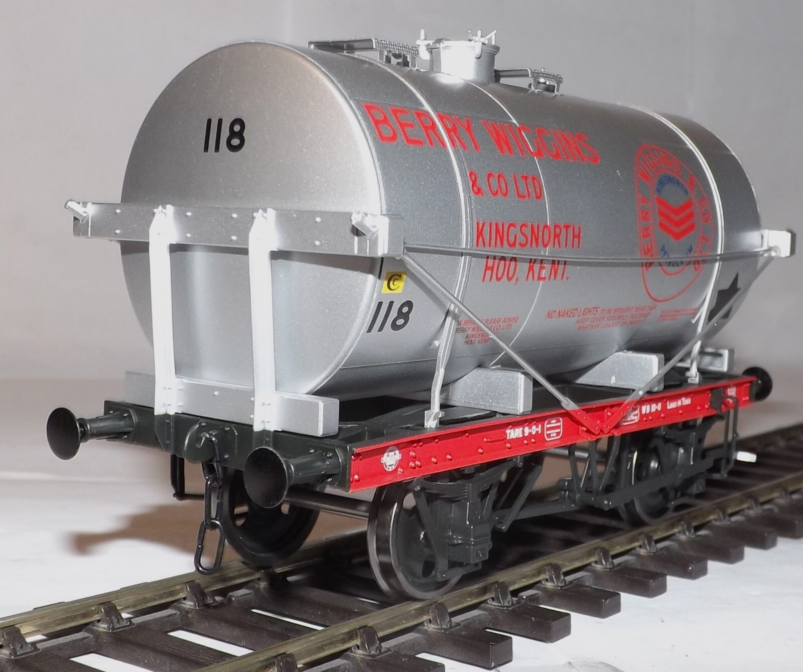 O GAUGE DAPOL CLASS A 14 TON TANKERS A BERRY WIGGINS (WA-IJ) for sale ...