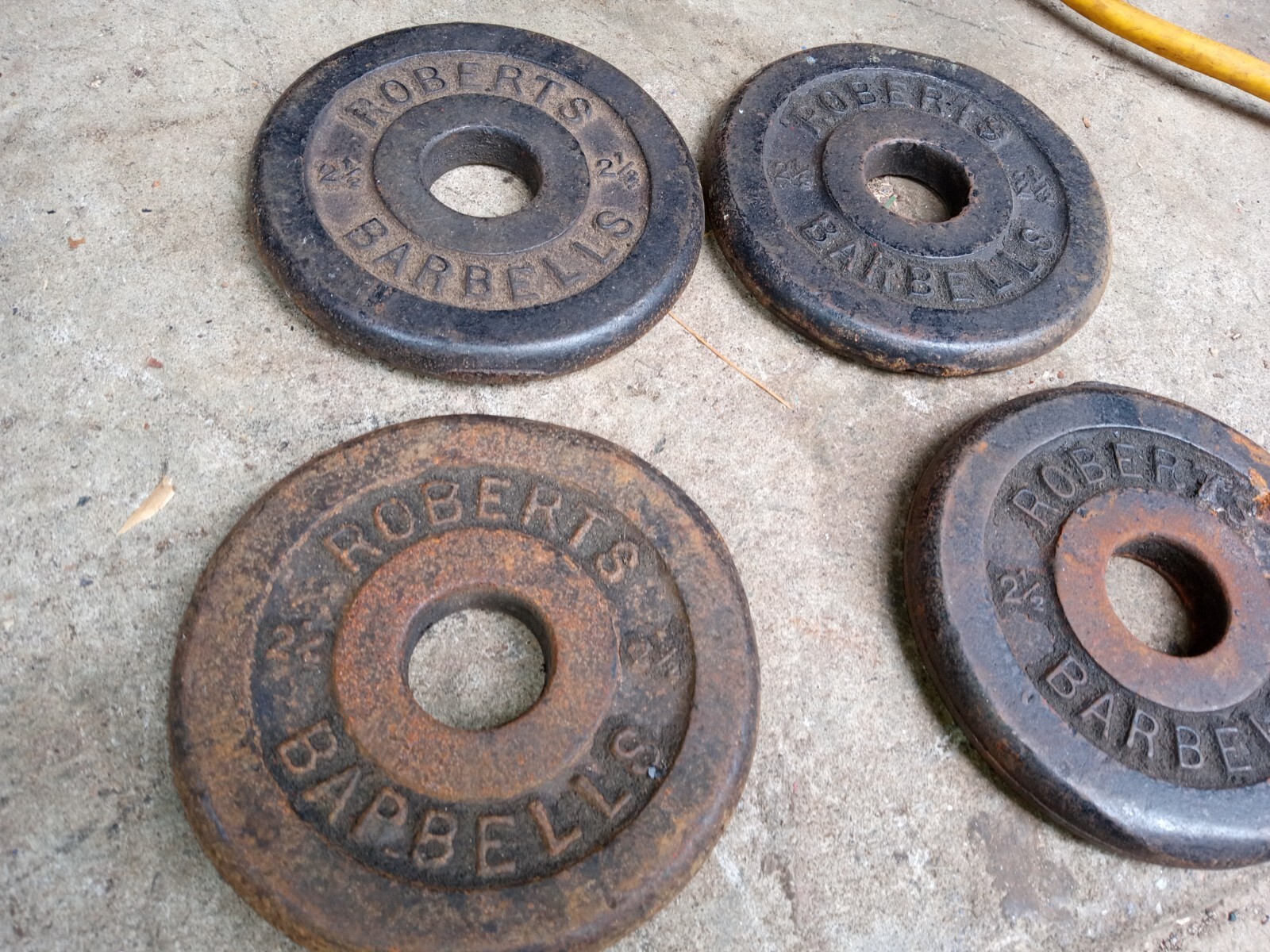 (4) 2 1/2 lb vintage weight plates 2.5 lbs Roberts metal standard ...