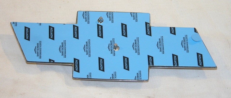 06-11 Chevrolet HHR 05-08 Uplander Rear Lift Gate Gold Bowtie Emblem ...