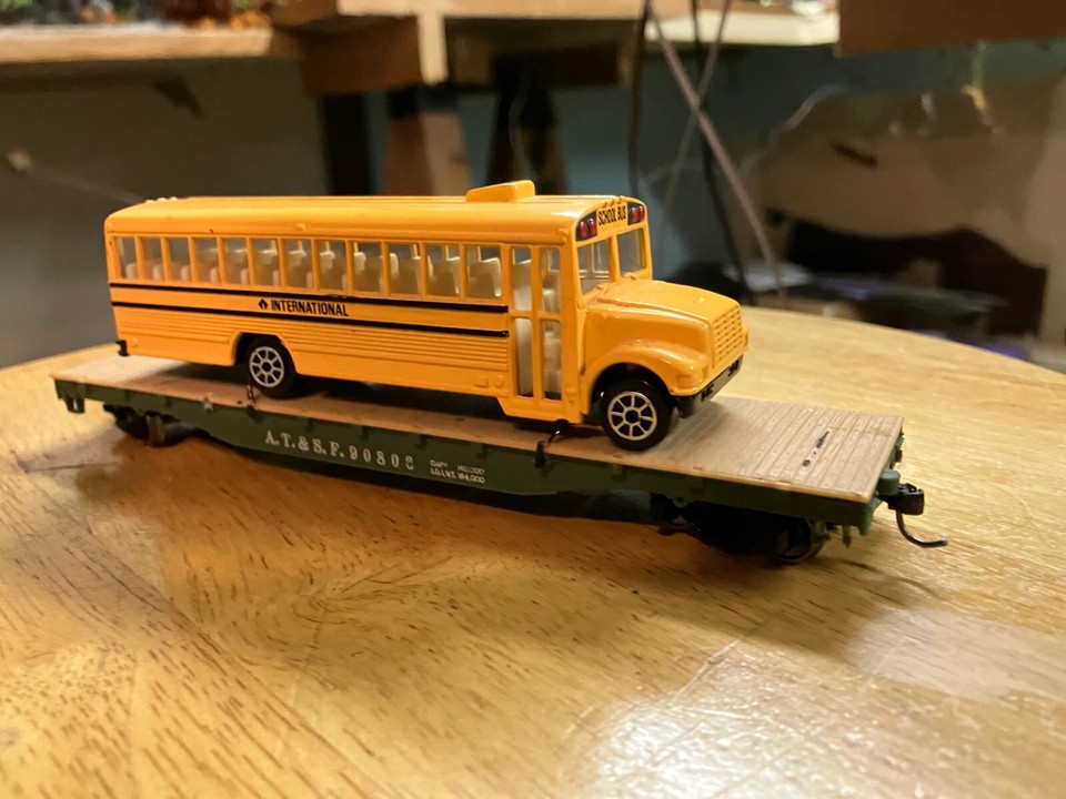 UNBRANDED NAME Ho school bus on 50 ft flat car w/ metal wheels and #5 ...