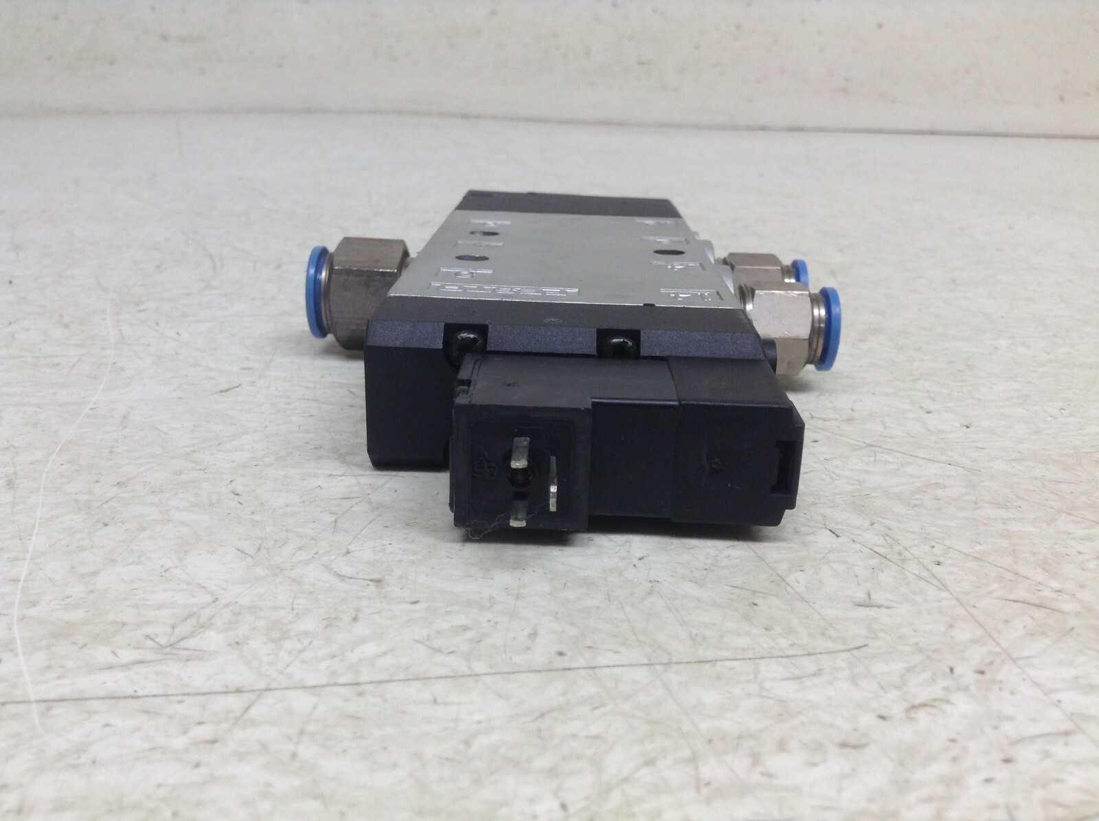 Festo CPE24-M1H-5/3G-3/8 170265 MSEB-3-24V DC Pneumatic Valve 24 VDC ...
