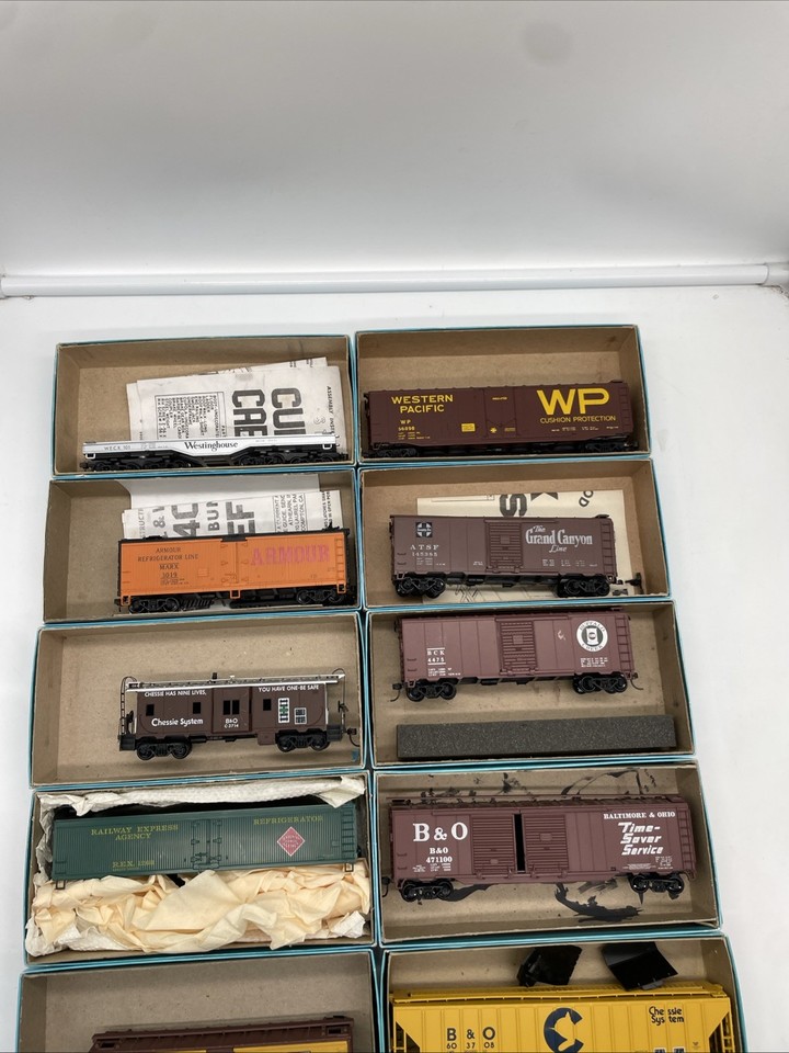 Lot Of 10 HO SCALE ATHEARN Blue Box Cars All Complete Various Types And ...