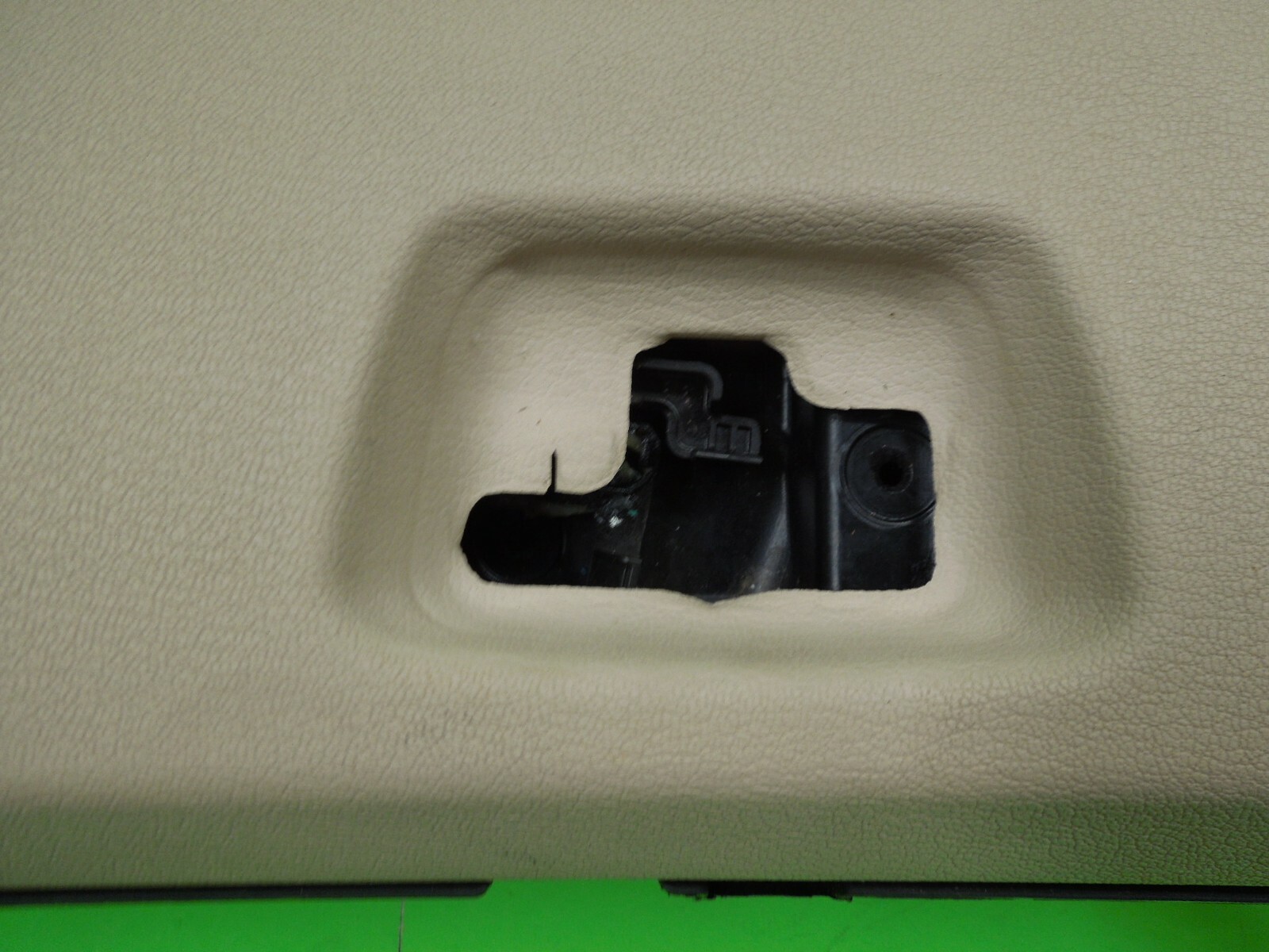2011 BMW Z4 E89 GLOVE BOX STORAGE DASH DASHBOARD COMPARTMENT 09 10 11 ...