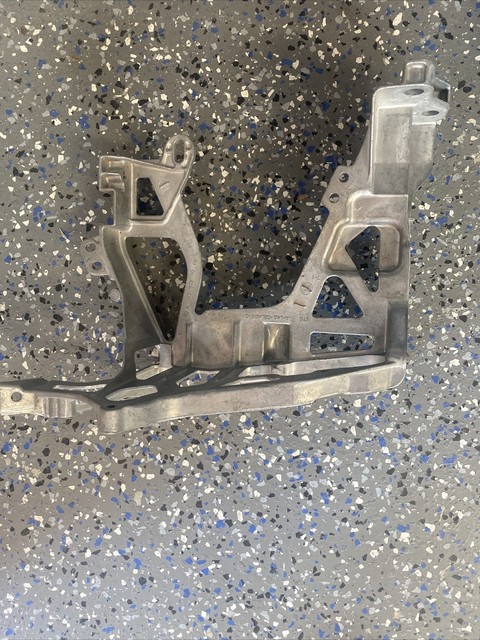 2015 MERCEDES BENZ W205 C-class Left Headlight Support Bracket ...