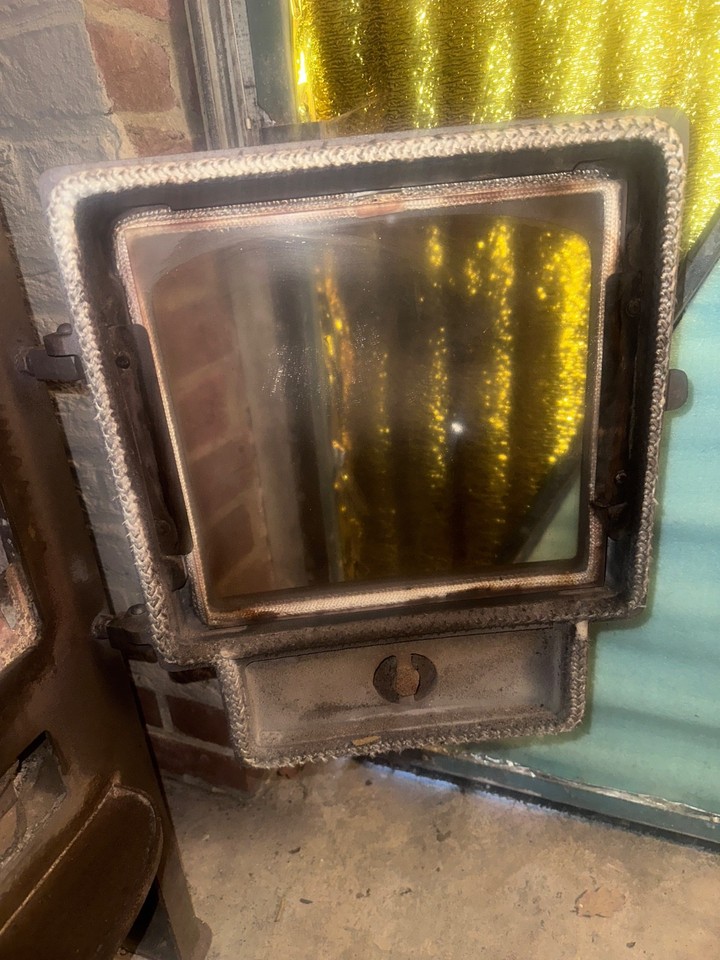 Clearview Pioneer 400P Wood Burning Stove 5KW Multi-Fuel Log Burner ...