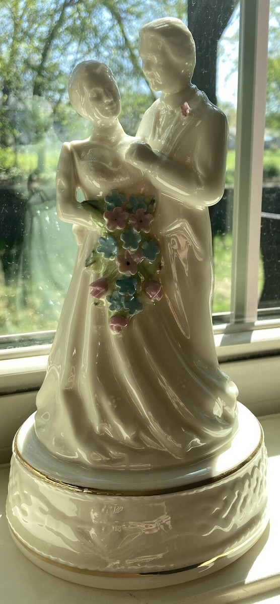 Claddagh Cake Topper Guide To Wedding Cake Toppers