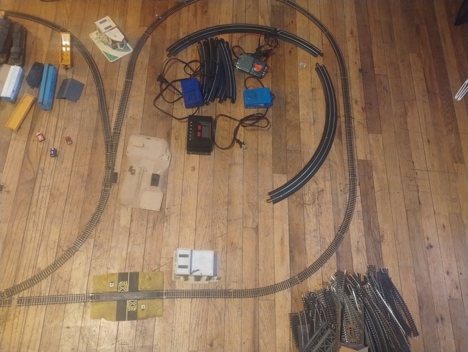 Vintage Electric train set sante fe union pacific engines tracks power ...