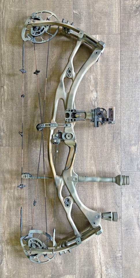 HOYT RX7 Ultra Compound Bow, Camo RH 70# New String & Cables | eBay