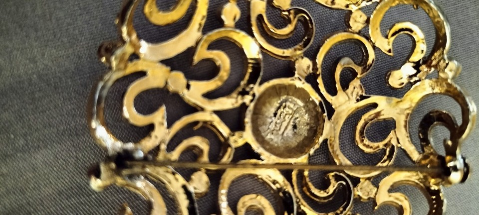 Beautiful Vintage DORENE Costume Jewellery Gold Tone Brooch With A ...