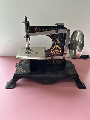Sewing Machines - Metal Toy Sewing Machine