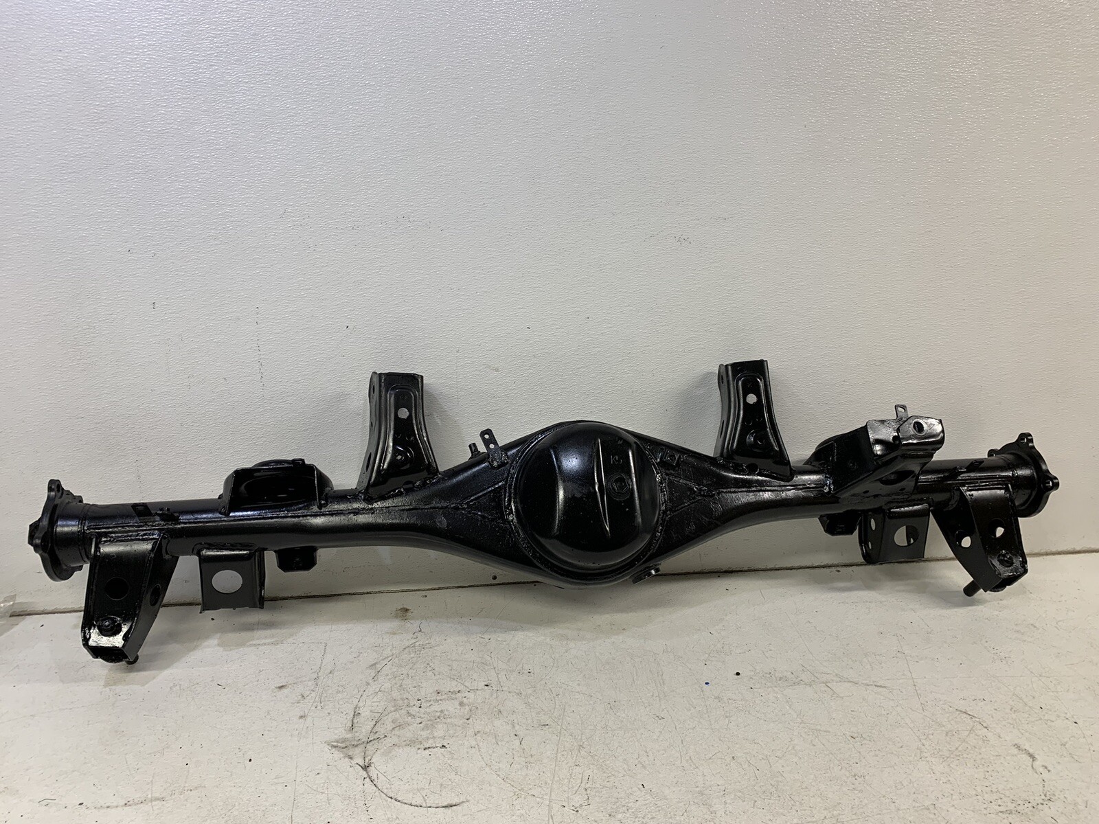 2001-2004 Toyota Sequoia Rear Axle Differential Housing BARE | RWD 4WD ...