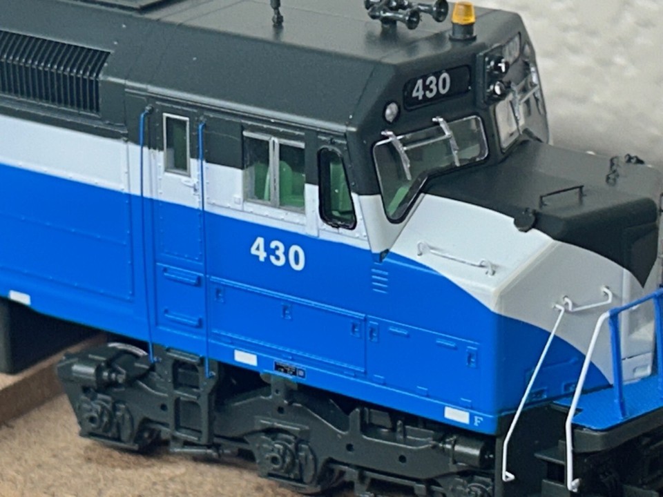 GREAT NORTHERN F45 " BIG SKY BLUE " LOCO - DC/DCC & SOUND GENESIS HO ...