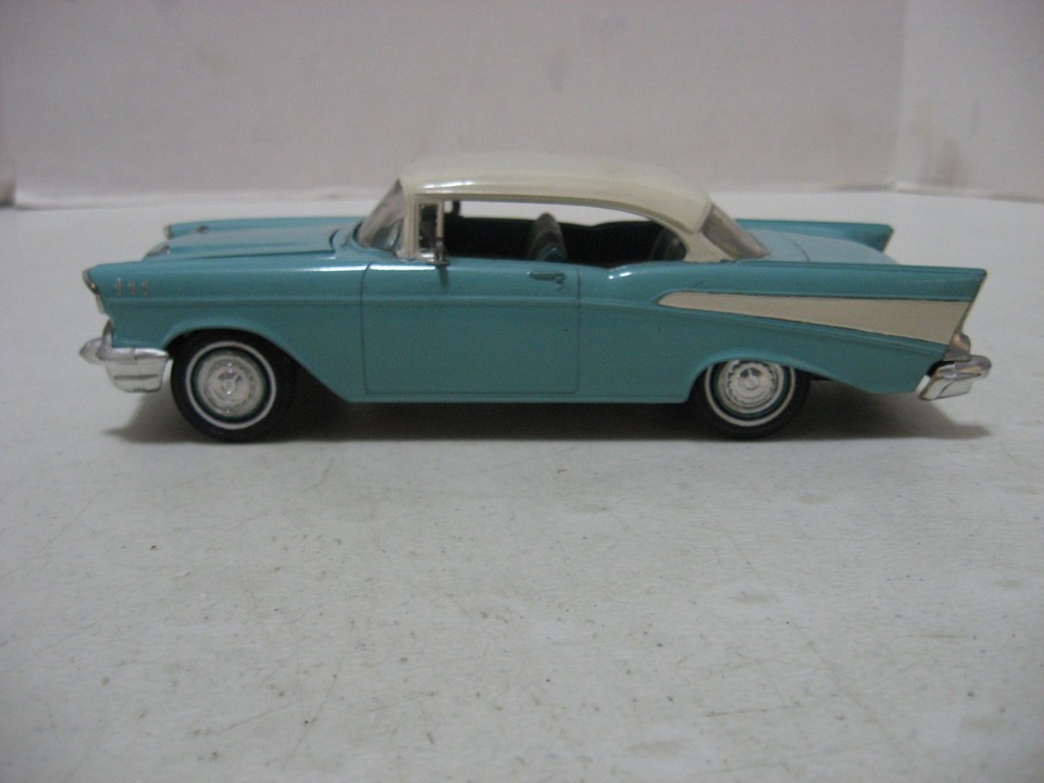 AMT/ERTL Blue/White 1957 Chevy Bel Air HT 1/25 Scale Built Model Kit ...
