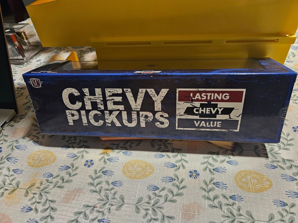 M2 Machines SquareBody 1973 CHEVROLET CHEYENNE SUPER 30 & 1975 ...