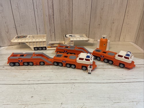 Hot Wheels Mega-Rig Space Shuttle Transporter 1997 Many Pieces Vintage ...