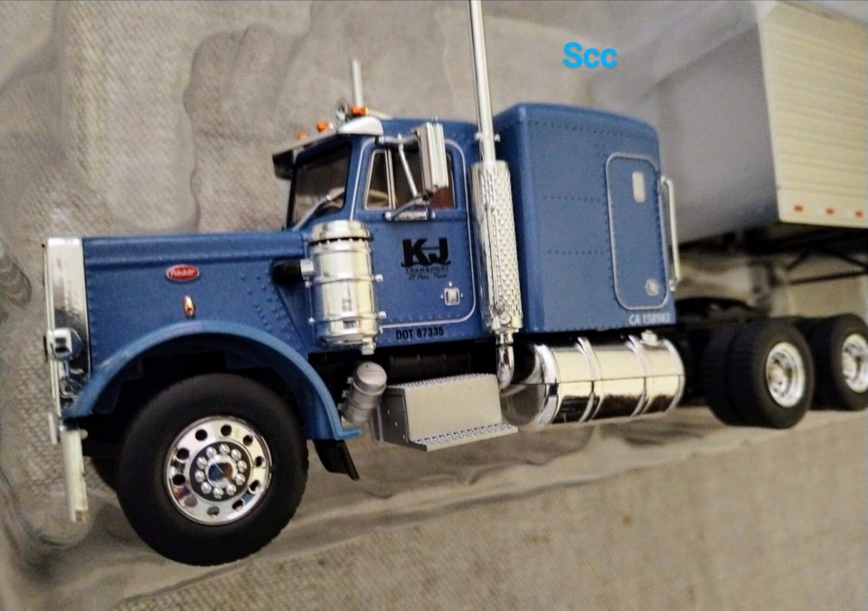 Peterbilt 359 KJ Transport (The Fast & The Furious), 1:43 DIECAST NEW ...