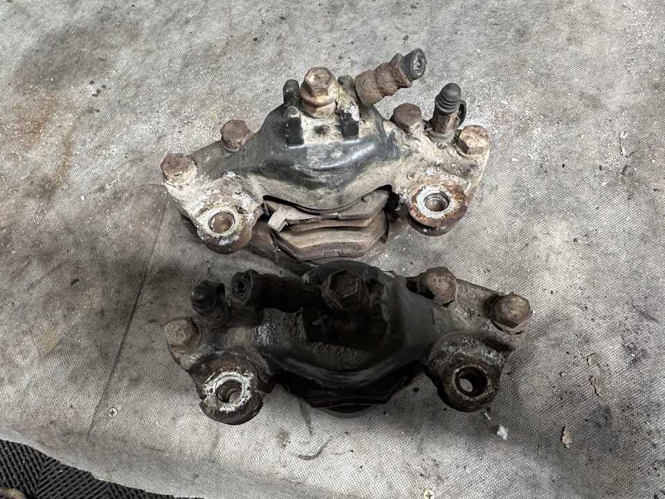 Pair of Rear 2 Pot Brake Calipers For: Subaru Impreza GDA GGA WRX Turbo ...