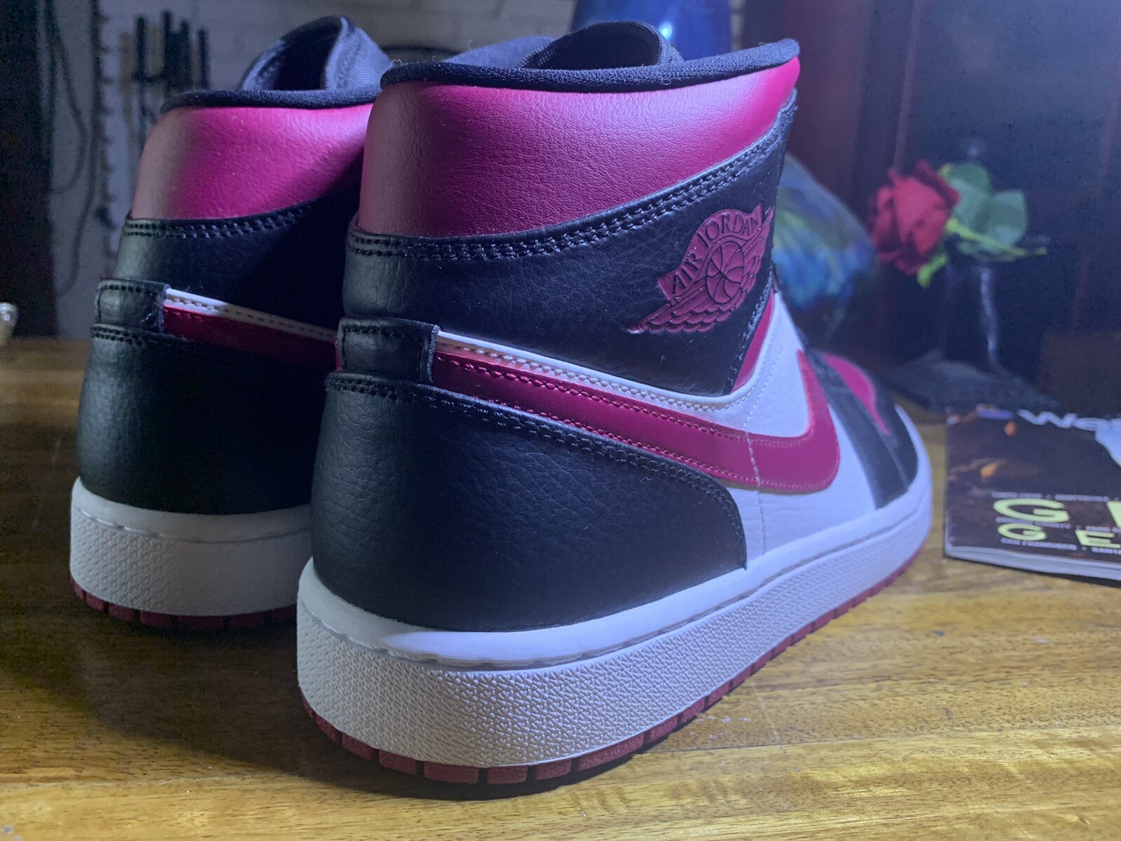 Mens Size 12 Nike Air Jordan 1 Mid Bred Toe Basketbal… - Gem