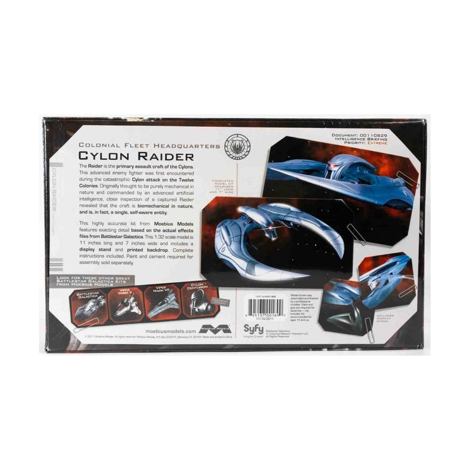 Moebius Models Model Kit Battlestar Galactica - Cylon Raider (1:32) SW ...