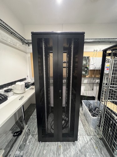 42U Excel Server Rack – Black, Pre-Owned, Excellent Condition – Data ...
