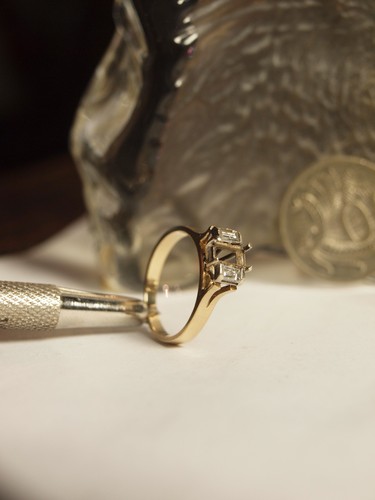 18CT YELLOW GOLD NATURAL DIAMOND RING - READ DESCRIPTION - SCRAP ...