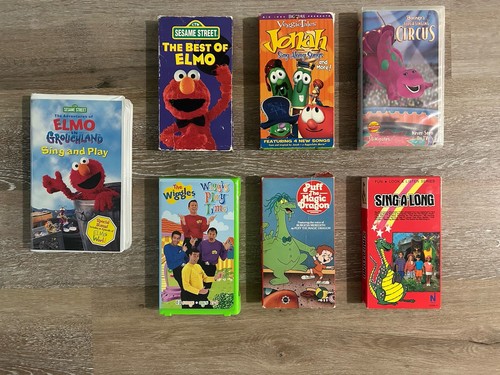 Lot of Kids VHS Tapes Preschool Music Wiggles Barney Elmo Dragons ...