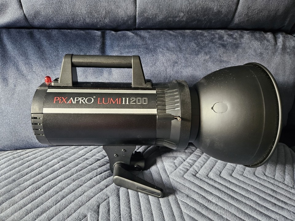 2x Pixapro Lumi ii 200 Studio Flash, Softboxes And Carry Case | eBay