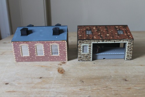 HORNBY 00 GAUGE R504 RED BRICK ENGINE SHED & R506 GOODS SHED | eBay UK