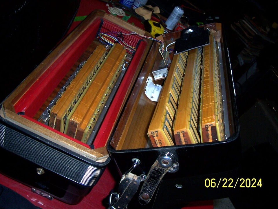 Elkavox Imperial 77 Accordion 3 and 5 reeds Electronic acoustic ...