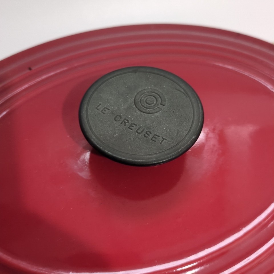 Le Creuset Size D Volcanic Red Cast Iron Oval Casserole Pot With Lid ...