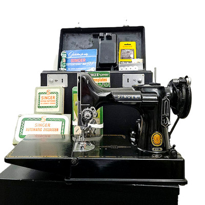 1954 Singer 221 Featherweight Sewing Machine w/ Case Attachments Key ...